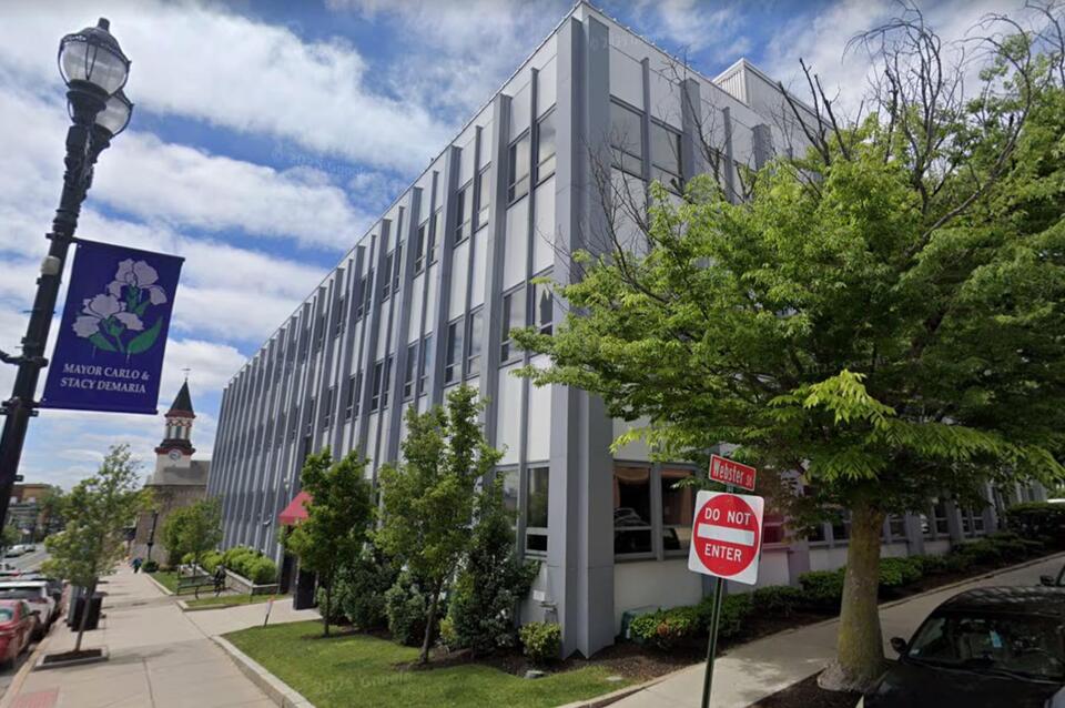 City councilor unseats Everett mayor of 18 years in major upset - NewsBreak