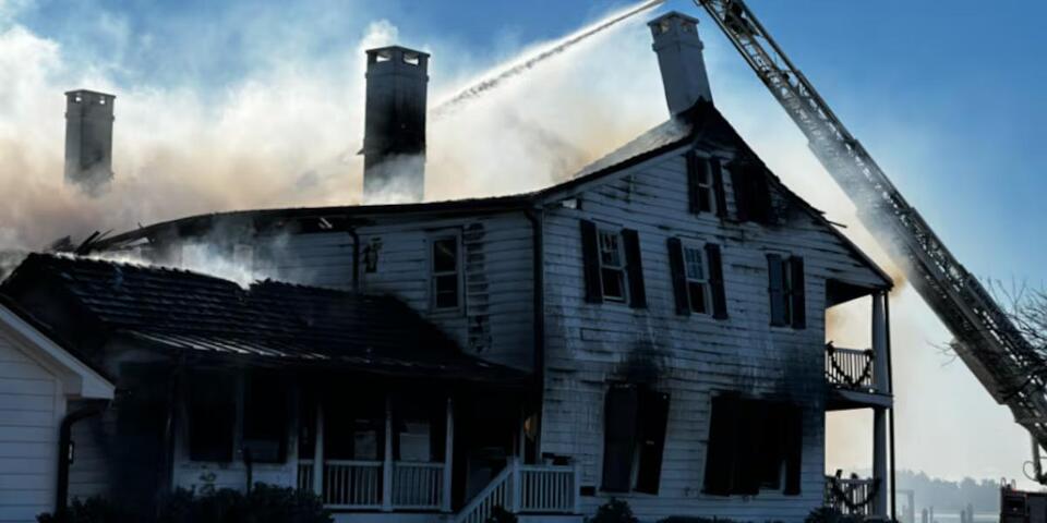 Crews battle fire at historic Duncan House in Beaufort - NewsBreak