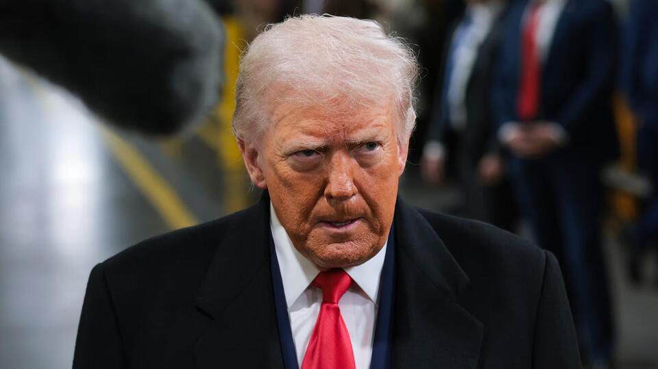 ‘F*** Trump’ Protesters Burn U.S. Flags in the Street as President Jets ...