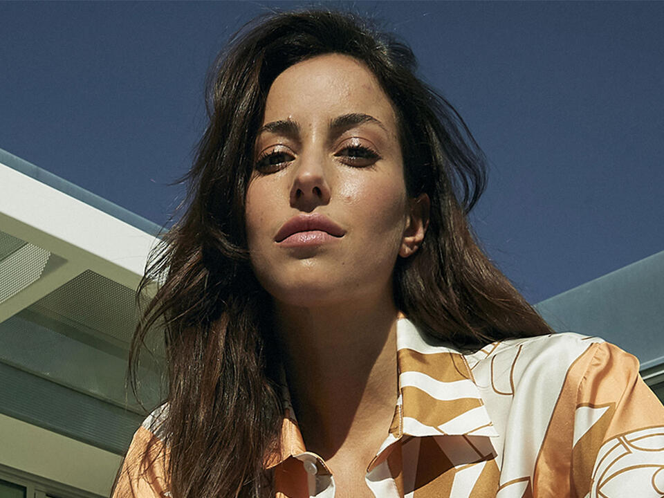 Brad Pitt's Girlfriend Ines de Ramon Shows Off Her Modeling Skills In ...