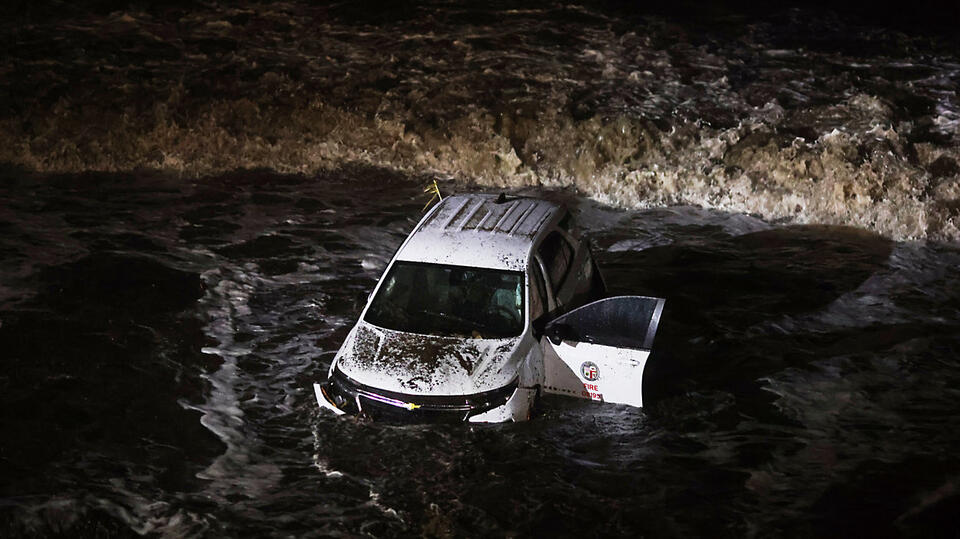 LAFD firefighter in SUV swept into ocean by debris flow in Malibu ...