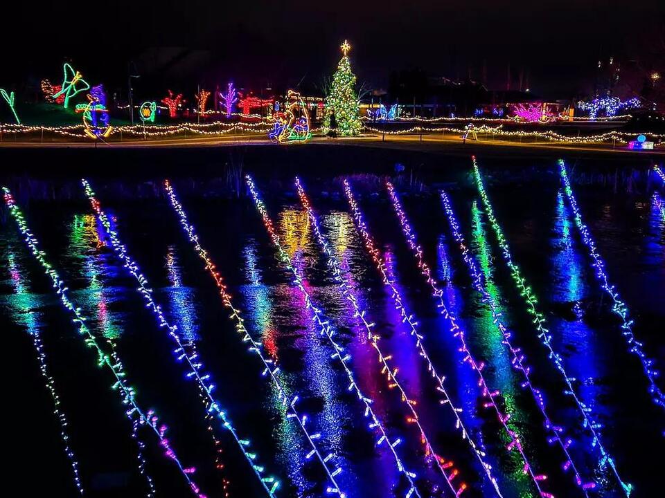 Your Guide to 2024 Holiday Light Displays in Eastern/Central Iowa ...