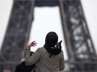 Journalist challenges rule banning hijab in French press card photos