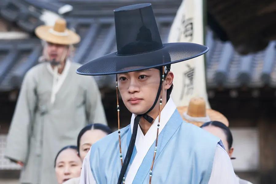 Lee Shin Young Is A Prince Adjusting To Life After Losing The Crown ...