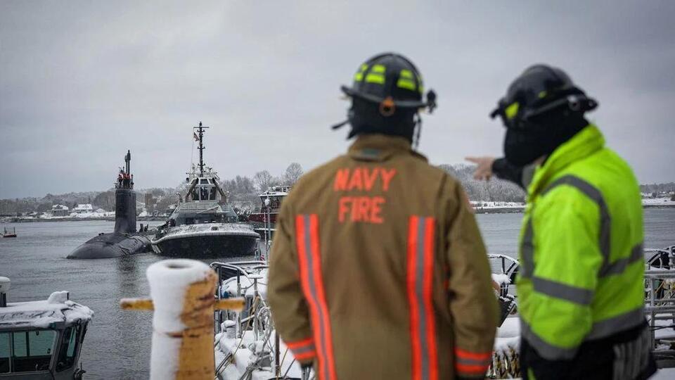 U.S.S. New Mexico attack submarine docks at Portsmouth Naval Shipyard ...