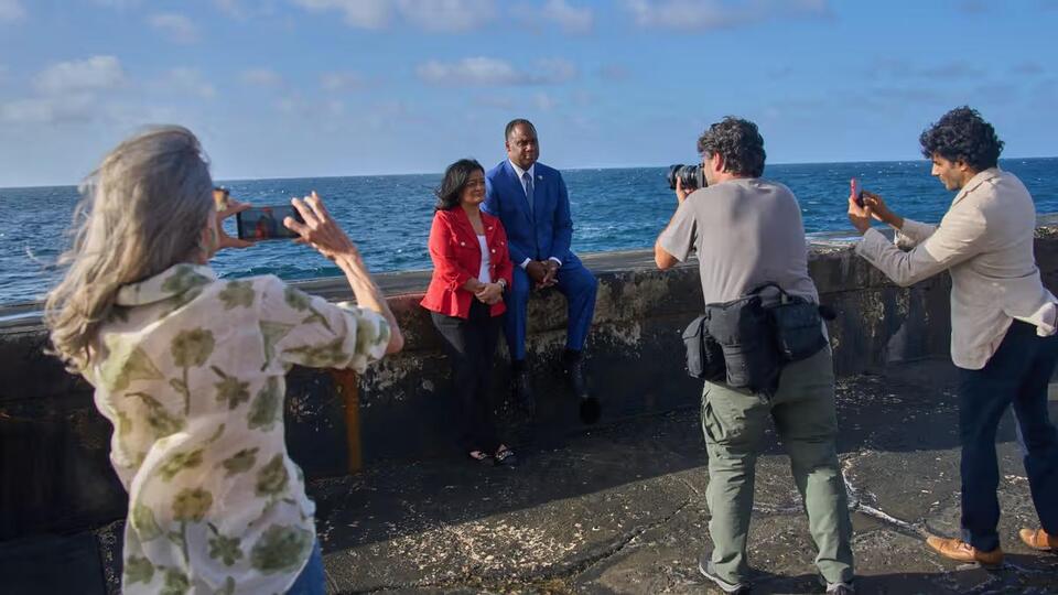 2 US lawmakers visiting Cuba denounce island's 'economic bombing' under ...