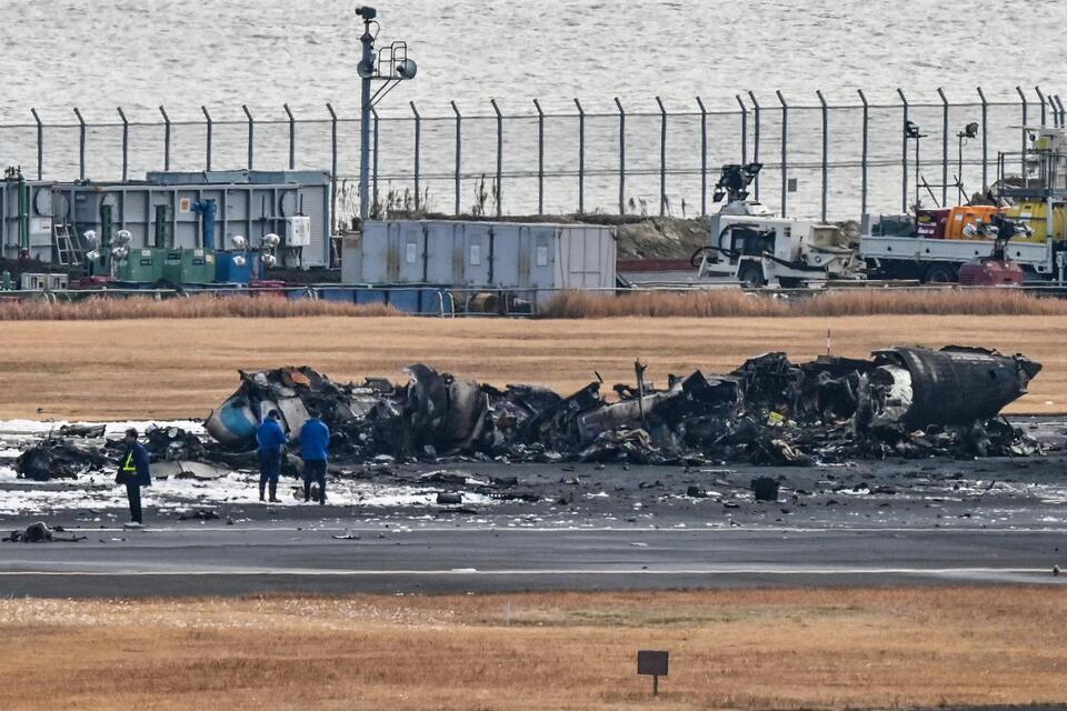 Japan Airlines crash: How 300 passengers and crew were evacuated in ...