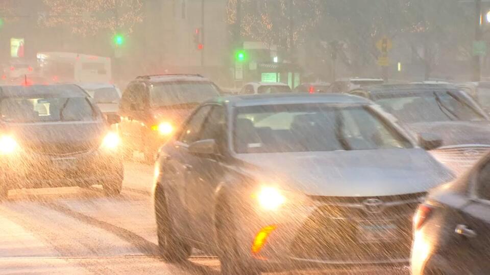 Chicago weather: Snow, ice leads to slippery roads, ground stop, delays ...
