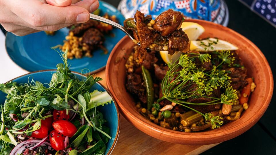 10 Weird Food Rules Every Traveler Breaks (And How to Avoid Trouble ...