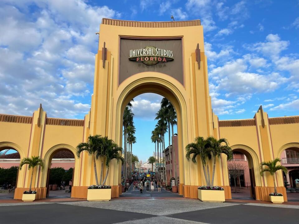 VIDEO: Universal Studios Florida Debuts New Entrance Music Loop - NewsBreak