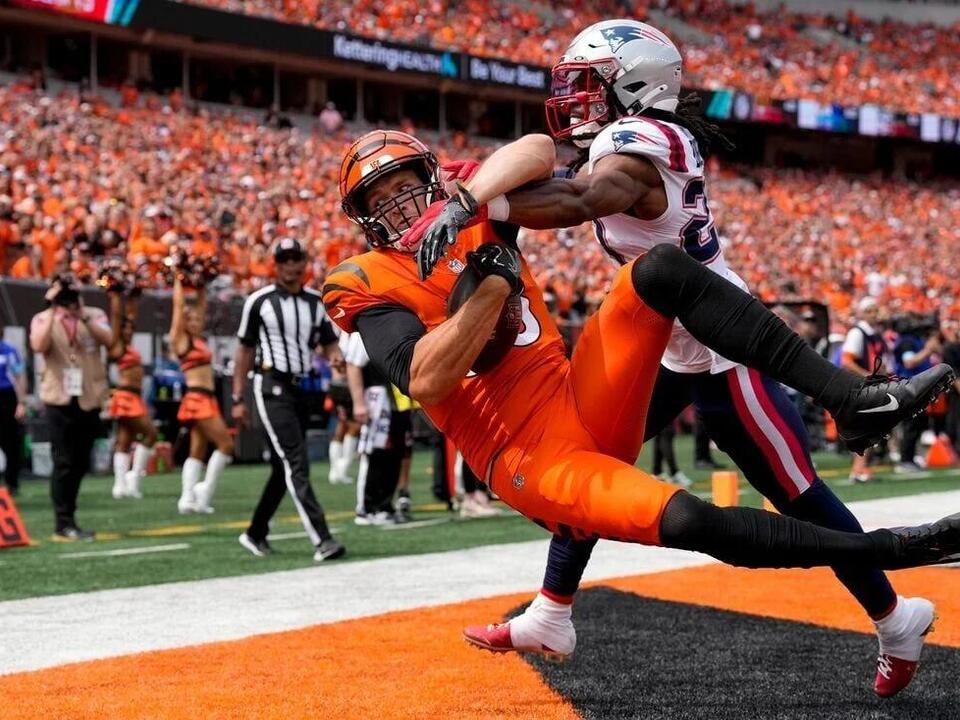 Emotional Patriots win Jerod Mayo's debut, silence Bengals