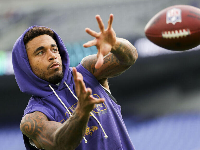 Alexander stepping away from football shortly after Eagles trade ...