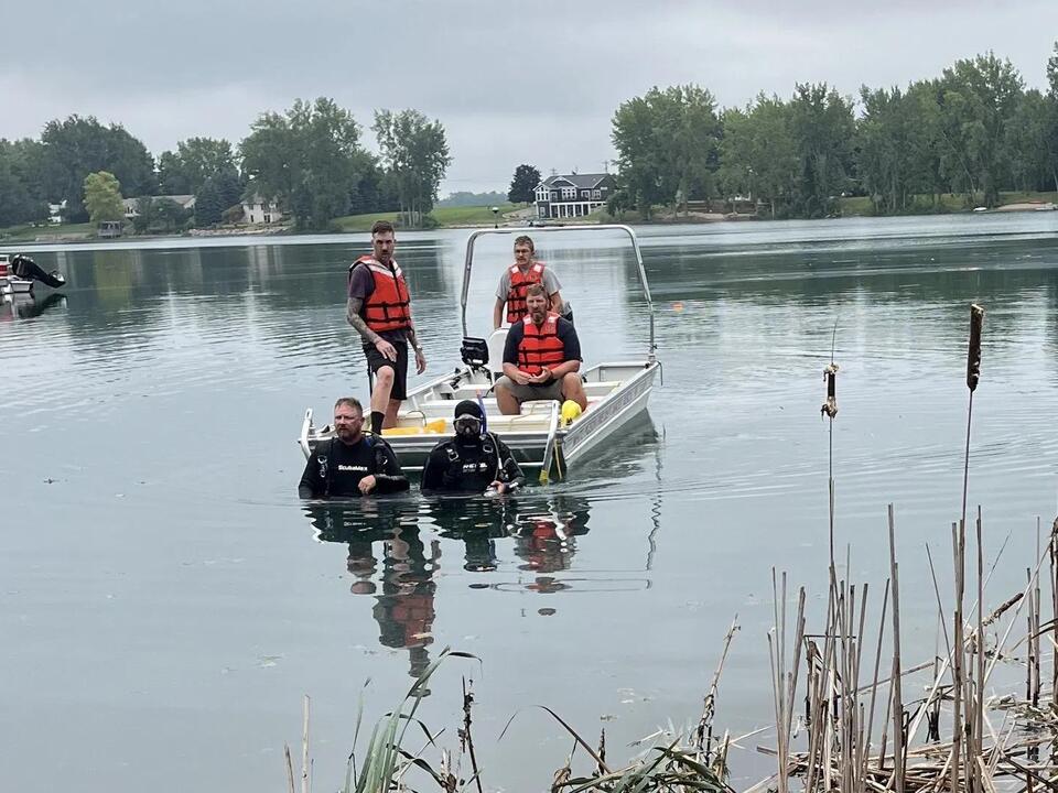 MSP Troopers rescue driver from sinking vehicle in White Pigeon ...