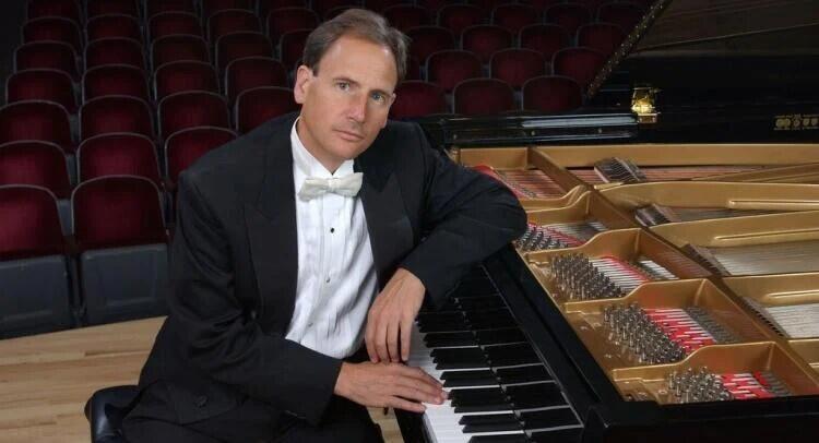 Behind the Playlist with Pianist David Korevaar - NewsBreak