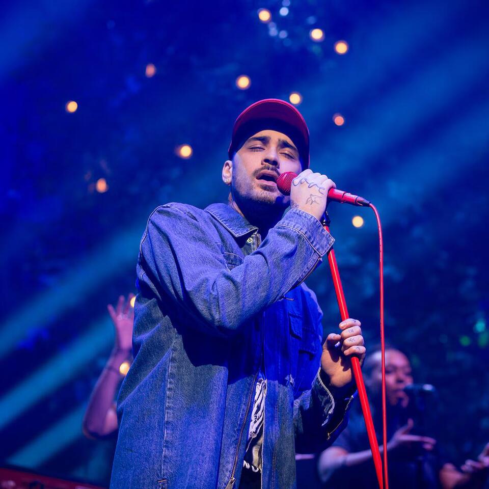 Why Zayn Malik Apologized to Fans During First Vegas Residency Concert ...