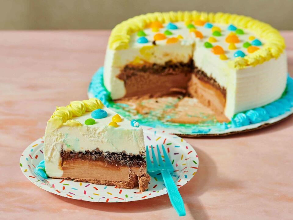 Let’s Settle the Debate: Does an Ice Cream Cake Have Actual Cake ...