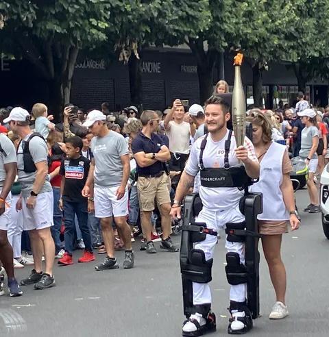 Paralyzed Kevin Piette walks with Olympics 2024 torch while wearing ...