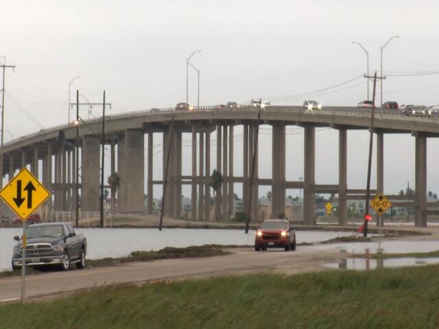 TXDOT crews prepare JFK Causeway for spring break traffic - NewsBreak