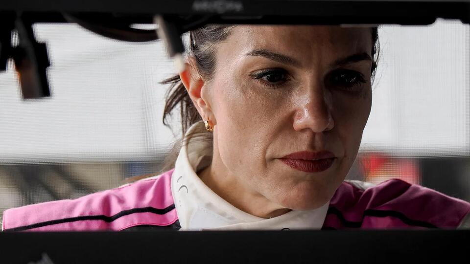 Katherine Legge Outlasted Kyle Larson Despite Disappointing Attempt At ...