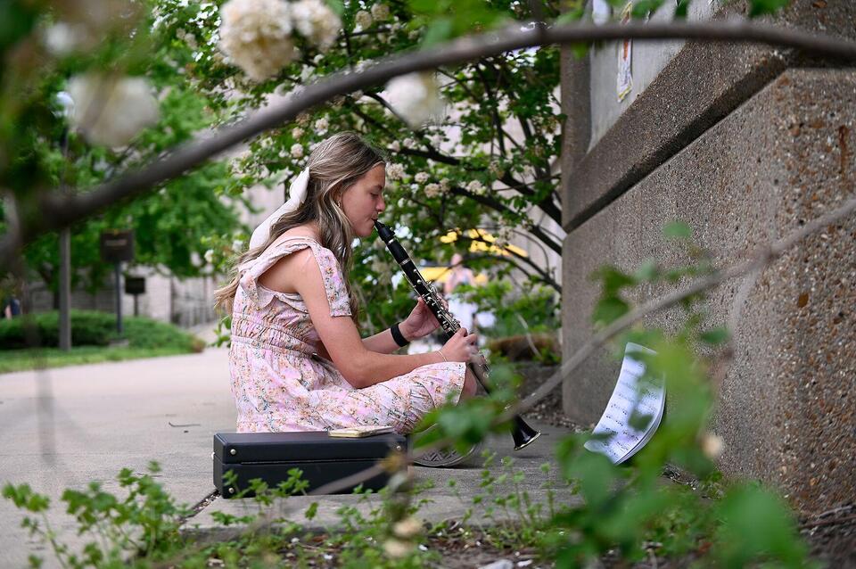 Instruments and music in hand, Missouri high school musicians descend ...