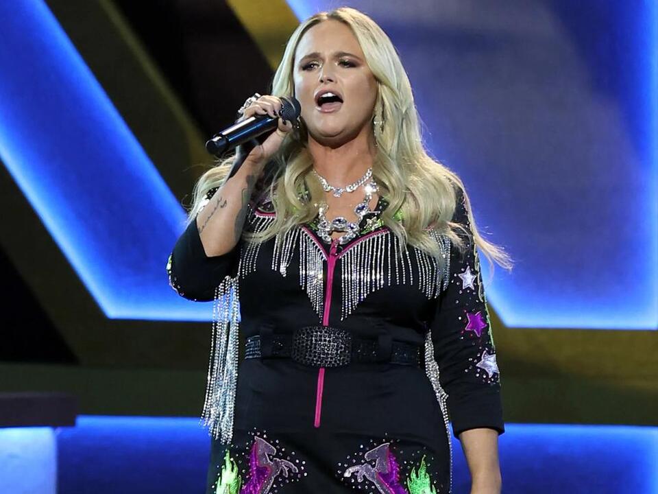 Miranda Lambert Fans Send Prayers After Passing Of Beloved Dog Delta Dawn