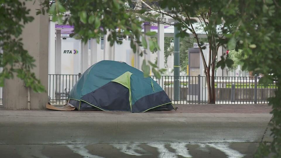 New Orleans may ramp up enforcement of sidewalk sleeping ordinance ...