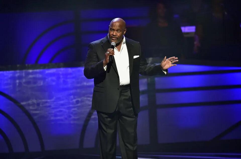 Marvin Winans Gives A Cancer Diagnosis Testimony - NewsBreak