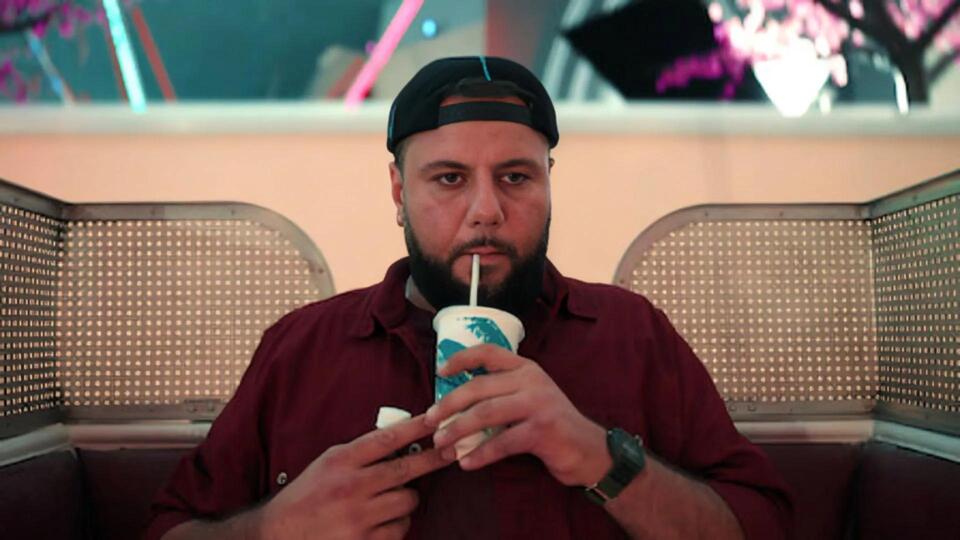 What does Mo drink in Netflix’s Mo? Explored - NewsBreak