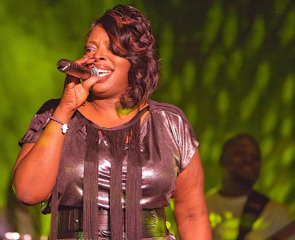 Legendary Singer Angie Stone Dies in Car Accident at 63 - NewsBreak