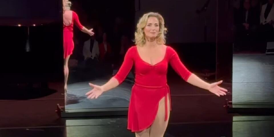 Video: Watch Jessica Lee Goldyn Perform 'Music & the Mirror' The York ...