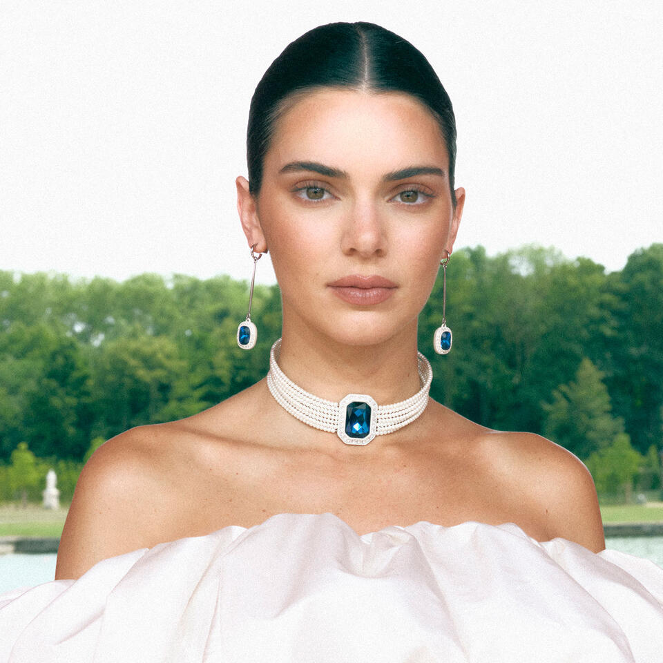 Kendall Jenner Just Wore A Leather Trench Coat And Sheer Tights For A ...