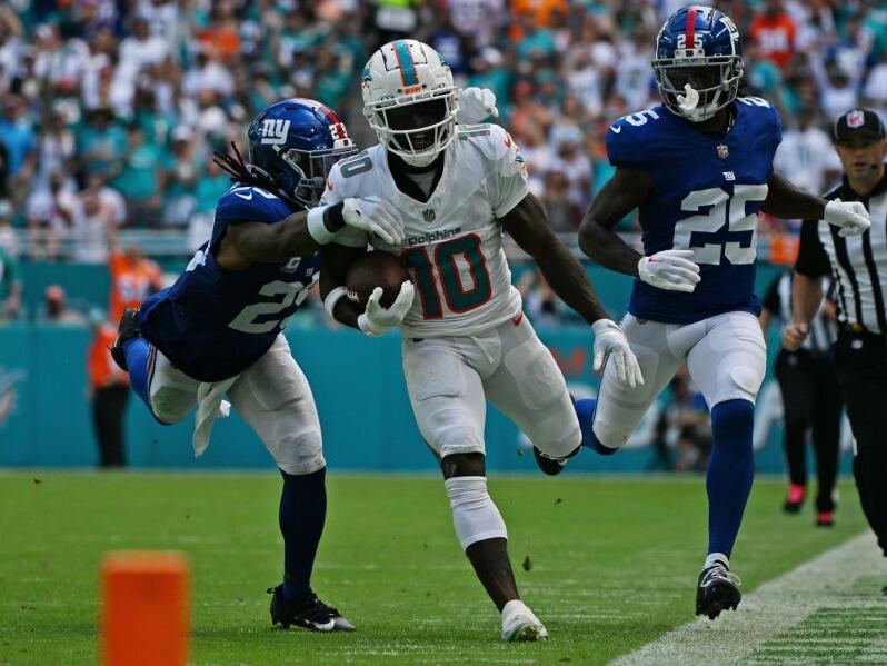 Officer placed on administrative duty after detaining Dolphins' Tyreek Hill