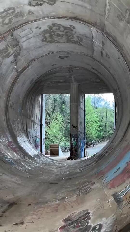 Worlds Largest Full Vertical Bike Loop Performed by a professional IG ...