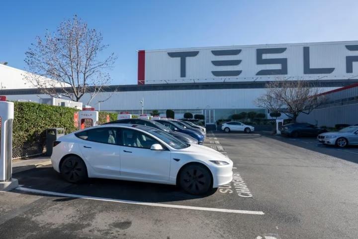 Tesla Model Y Emerges As Best-Selling EV In US For 2025 Despite 15% ...