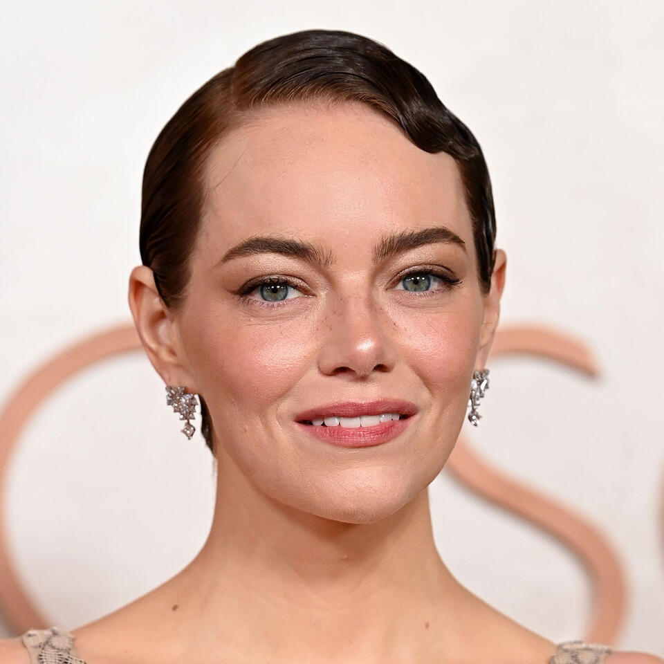 'Pretty' Emma Stone Shines In A Sequin Louis Vuitton Gown And A Chic ...