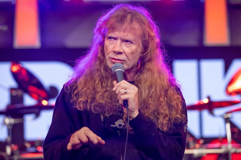Dave Mustaine's Painful Hand Condition - NewsBreak