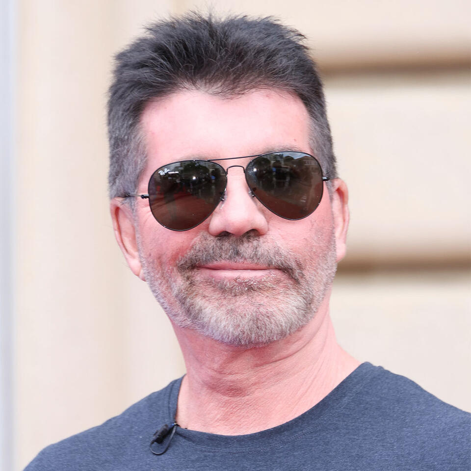Fans Say Simon Cowell's Face Appears To Be 'Melting' In New Selfie From ...