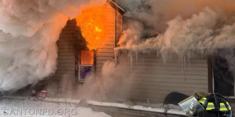 Family of 8 flees burning home as firefighters battle flames, smoke and ...