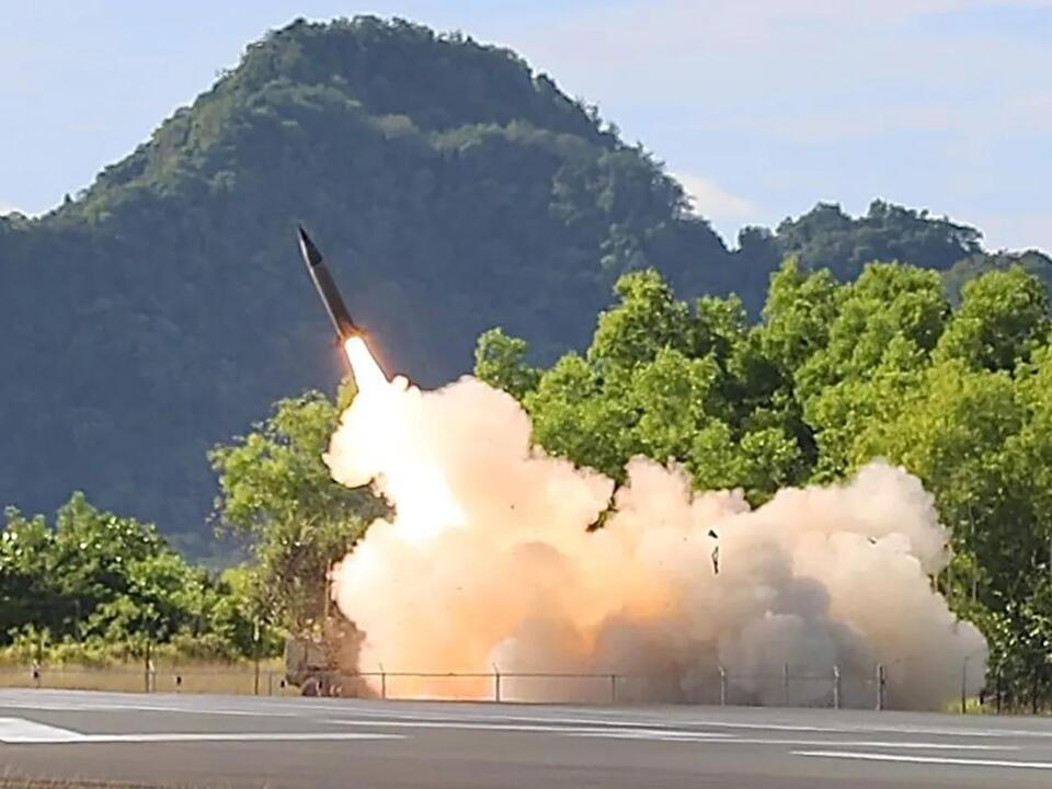 Army’s New PRsM Ballistic Missile Hits Moving Ship For The First Time ...
