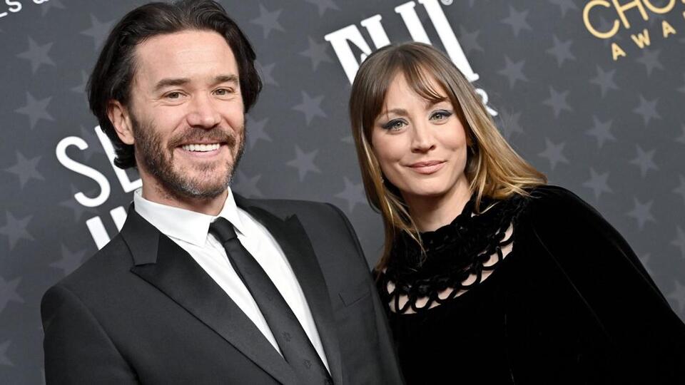 Kaley Cuoco Explains Why She & Fiancé Tom Pelphrey Got a ‘Sleep Divorce ...