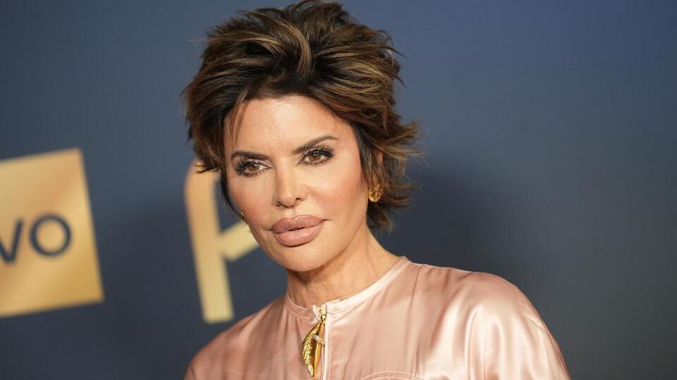 Lisa Rinna Takes Aim at ‘Traitors' Co-Star Colton Underwood, Calls Him ...