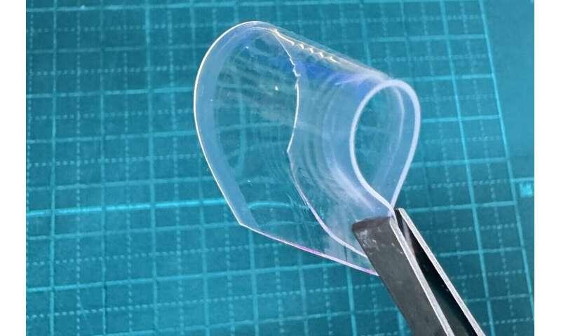 Flexible optical touch sensor simultaneously pinpoints pressure ...