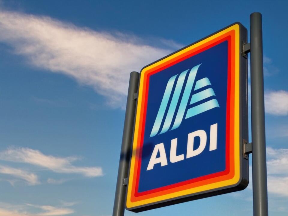 ALDI's Mini Cooler Bag Is Cheaper and More Colorful Than Trader Joe's ...