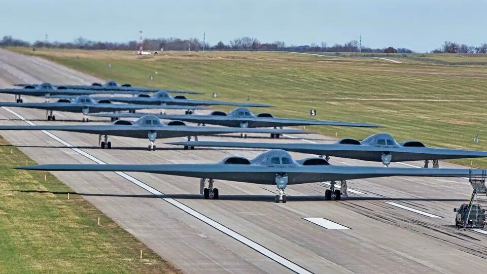 The B-2 Spirit Stealth Bomber Has a Message for the U.S. Air Force ...