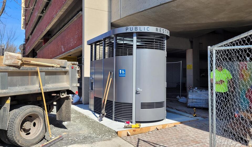 City workers installing ‘Portland Loo’ public toilet - NewsBreak