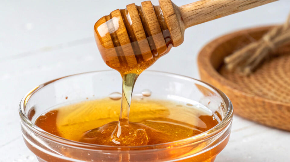 What's The Nutrition Difference Between Honey And Maple Syrup? - NewsBreak