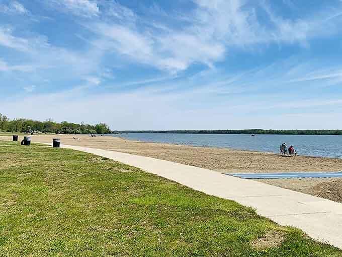Ohio’s Largest Inland Beach Is Hiding In One Gorgeous State Park ...