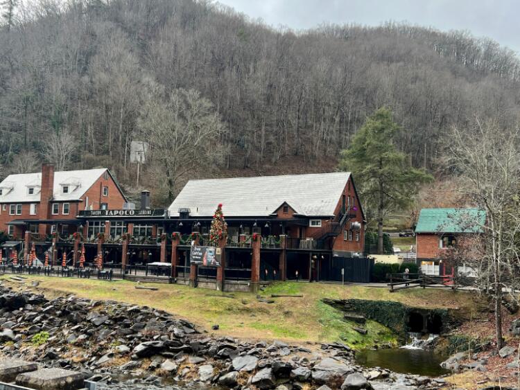 Take a road trip to the Historic Tapoco Lodge Resort