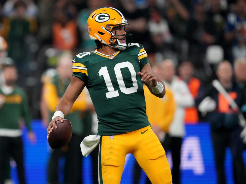 Packers QB Jordan Love's Pregame Outfit Turns Heads Before Vikings Game