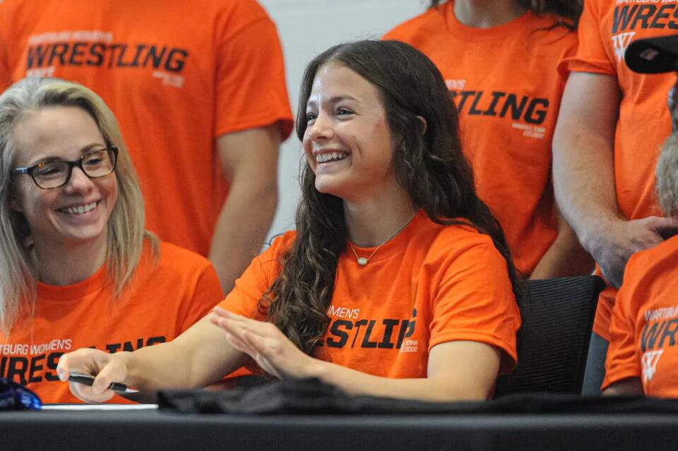 State champion Kayleigh Milam signs to Wartburg wrestling - NewsBreak